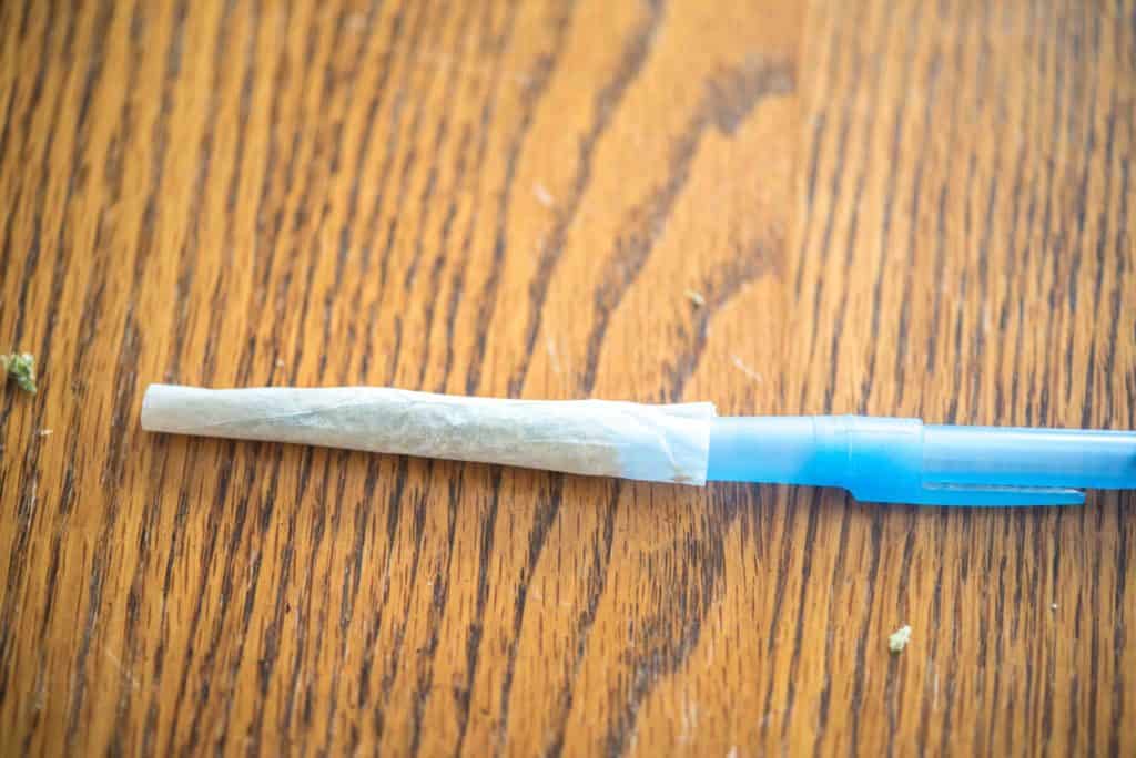 How to Roll a Joint (Instructions for Beginners)